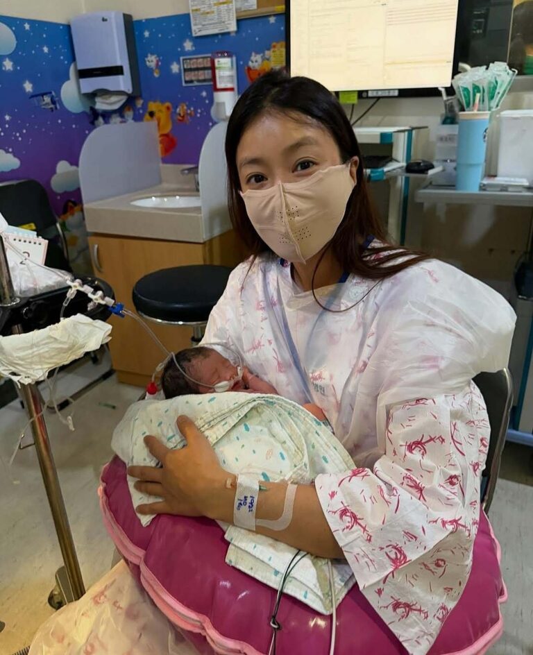 Lee Si Young đã sinh con thứ hai sau ly hôn | Next Phim